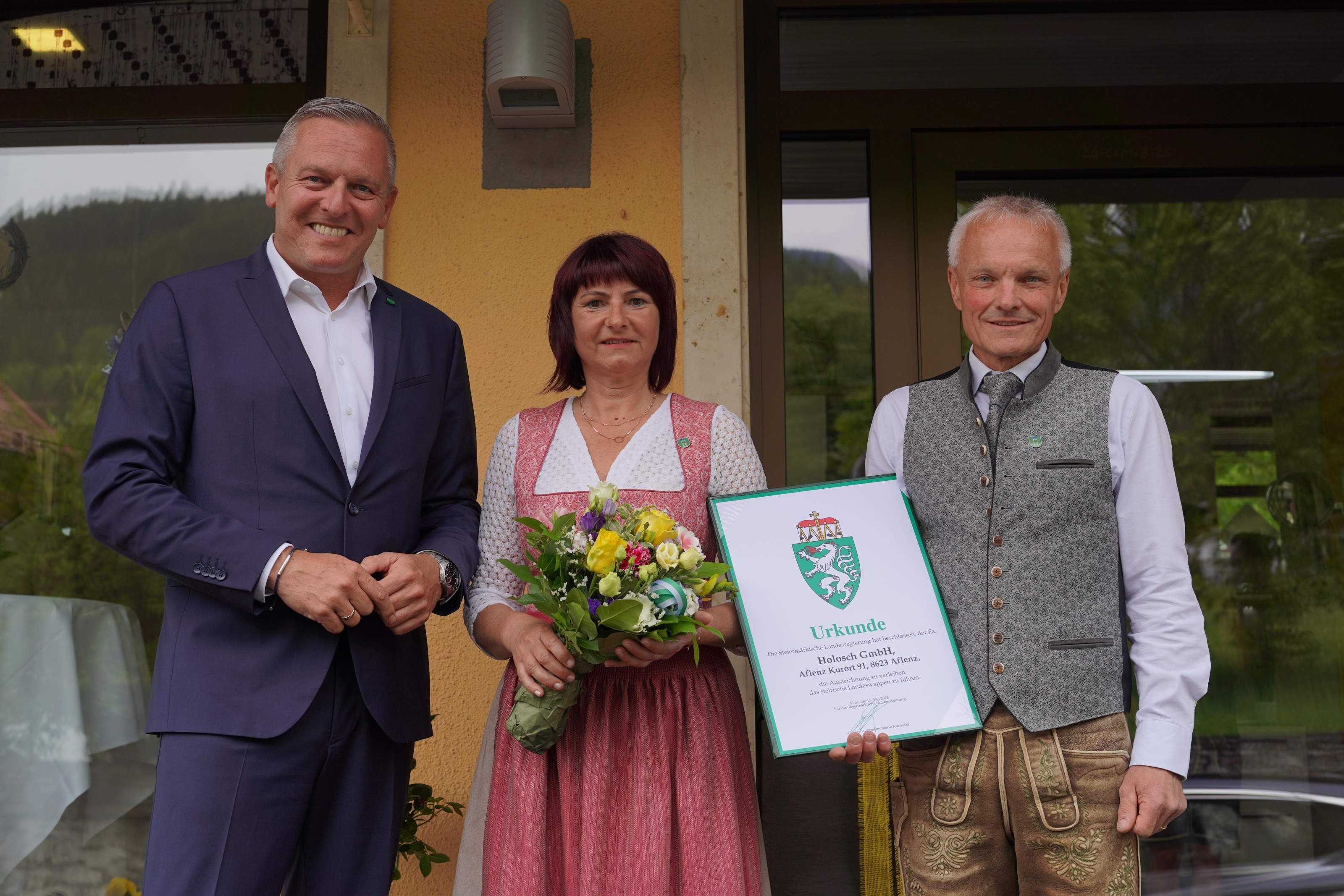 Steirisches Landeswappen an die Firma Holosch verliehen - Land ...